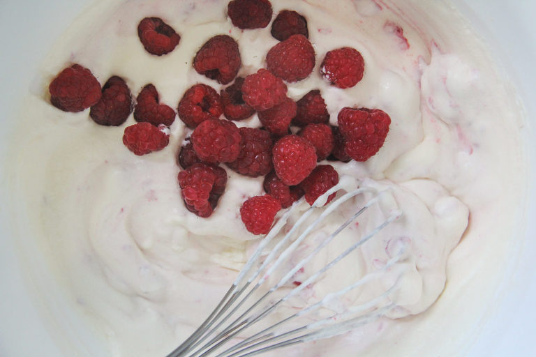 Classic Scottish Cranachan | roamingtaste.com