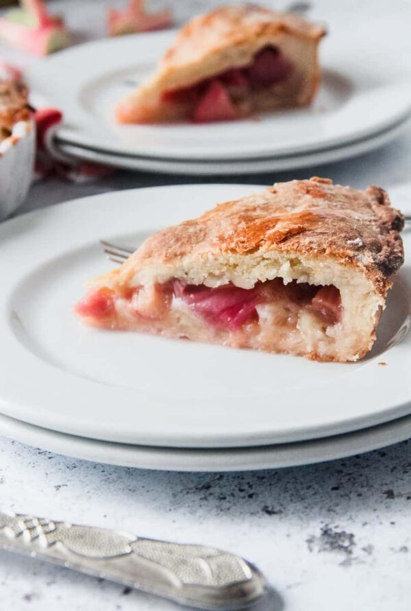 Irish Country Rhubarb Cake - roamingtaste.com