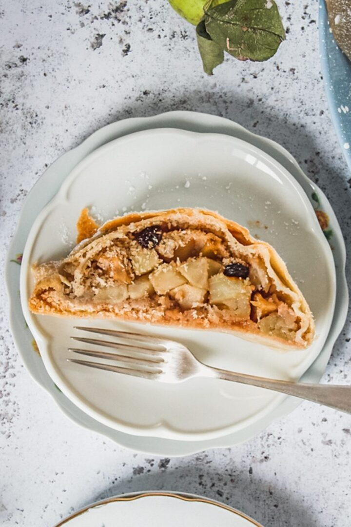 Apple Strudel - roamingtaste.com