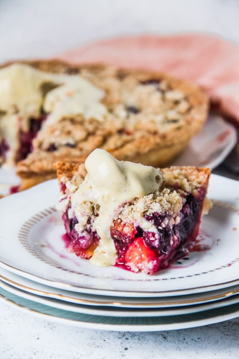 Irish Country Rhubarb Pie - roamingtaste.com